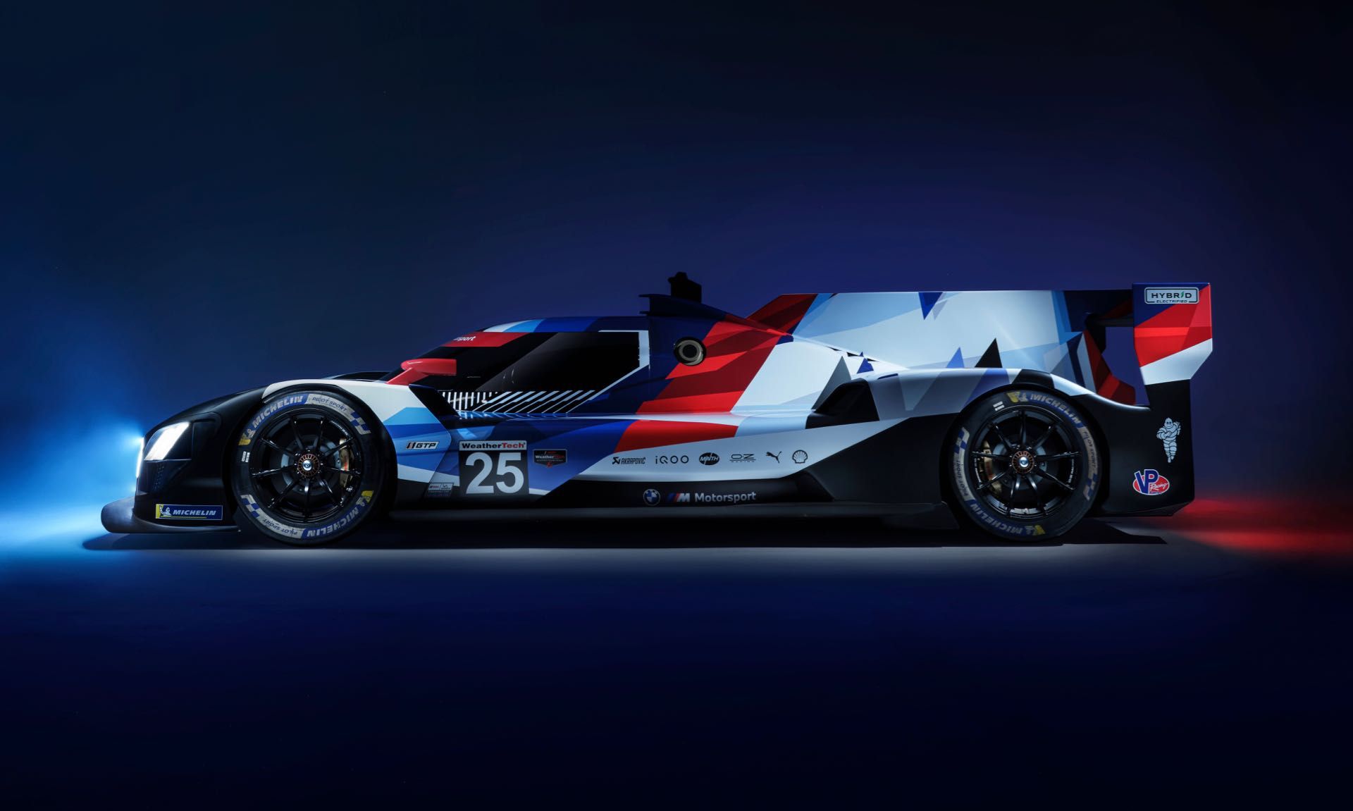 BMW M Hybrid V8 LMDh: ecco le foto ufficiali e i dati tecnici