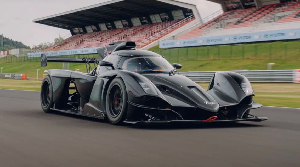 Praga R1, è un peso piuma ma ha una gran castagna | Primo contatto