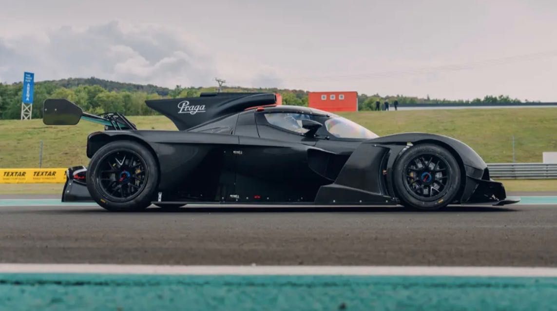 Praga R1, è un peso piuma ma ha una gran castagna | Primo contatto