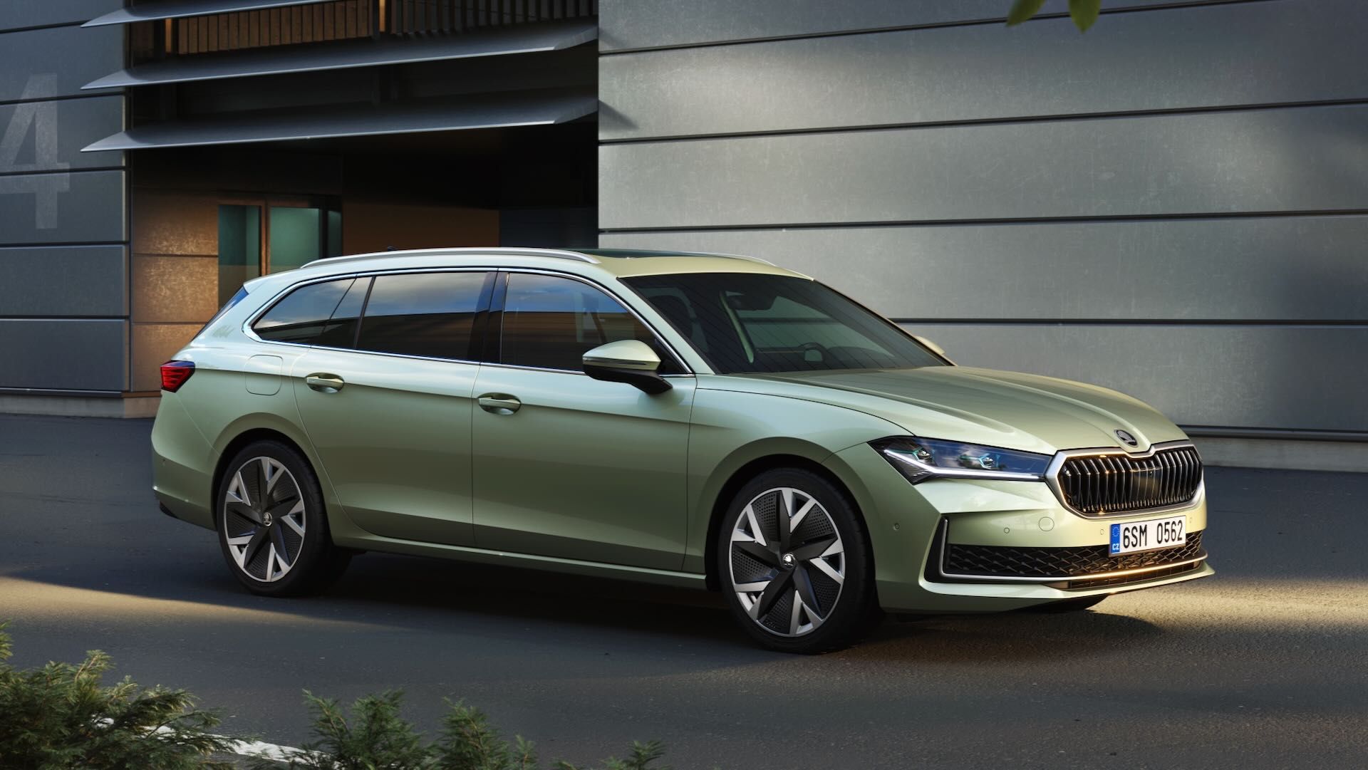 Nuova Skoda Superb 2024 station wagon: foto, dati e informazioni